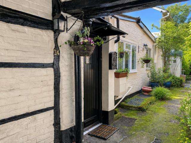 2 bedroom cottage to rent
