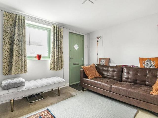 2 bedroom cottage to rent