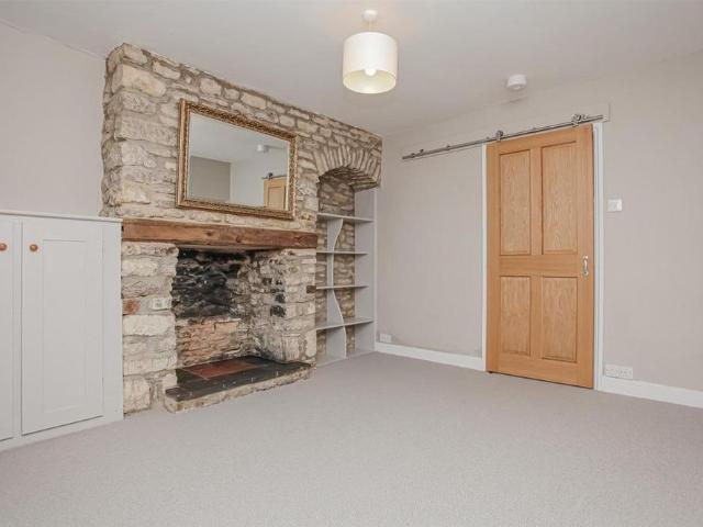 2 bedroom cottage to rent