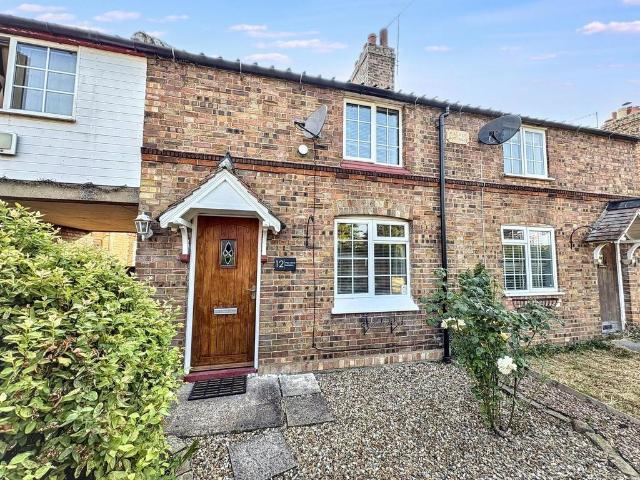 2 bedroom cottage to rent