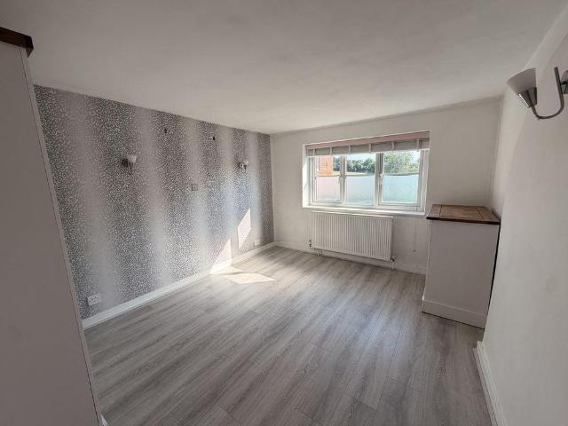 2 bedroom cottage to rent