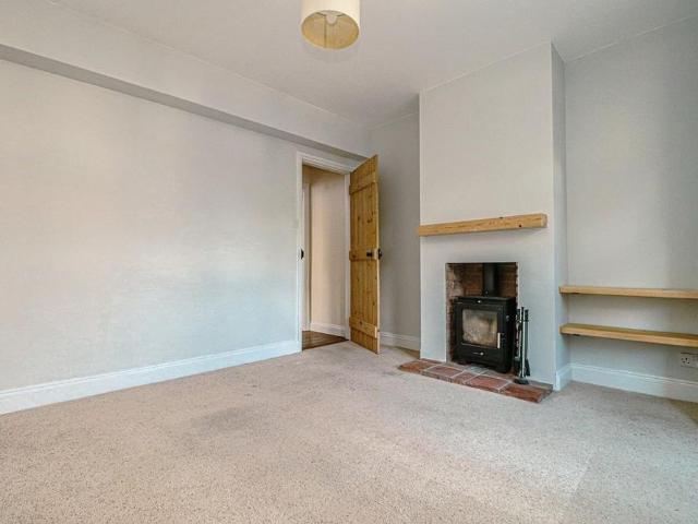 2 bedroom cottage to rent