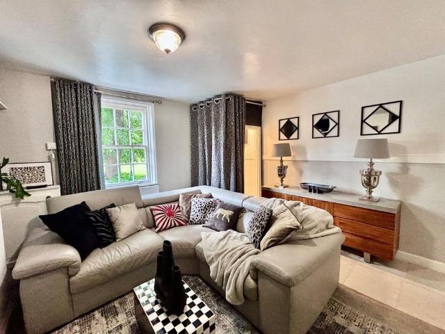 2 bedroom cottage to rent