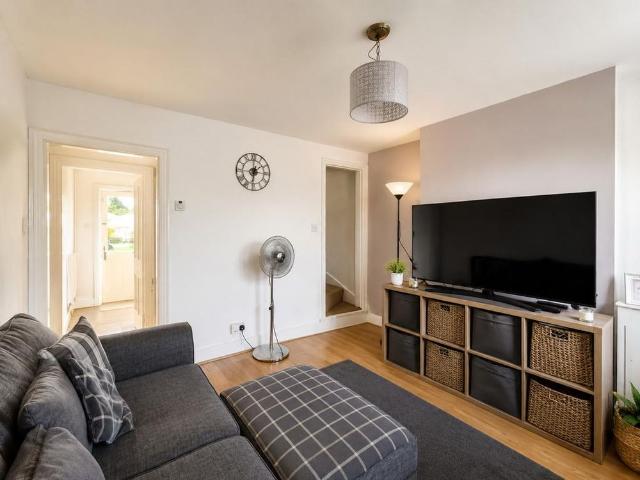 2 bedroom cottage to rent
