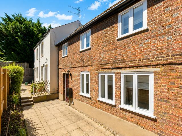 2 bedroom cottage to rent