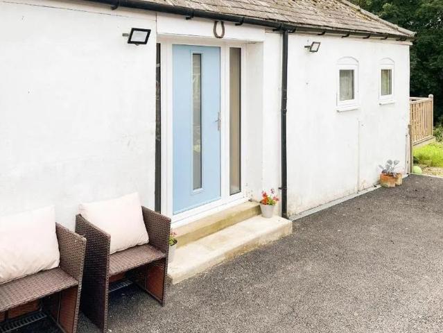 2 bedroom cottage to rent