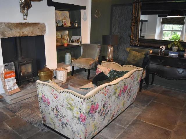 2 bedroom cottage to rent
