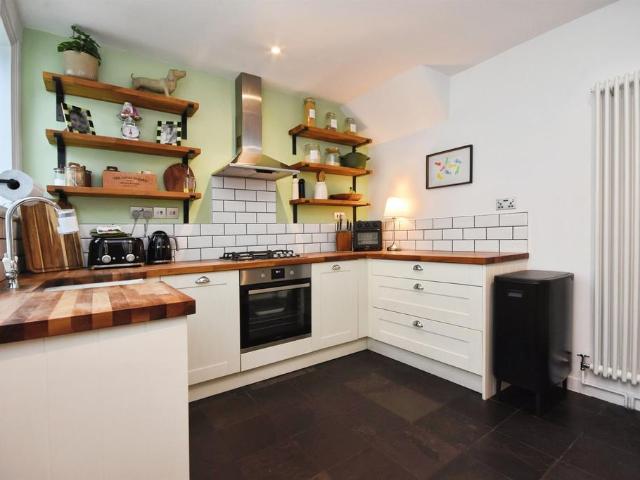 2 bedroom cottage for sale