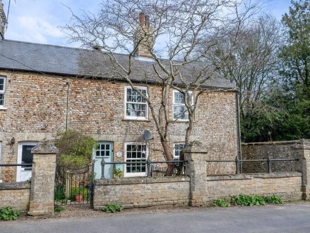 2 bedroom cottage for sale