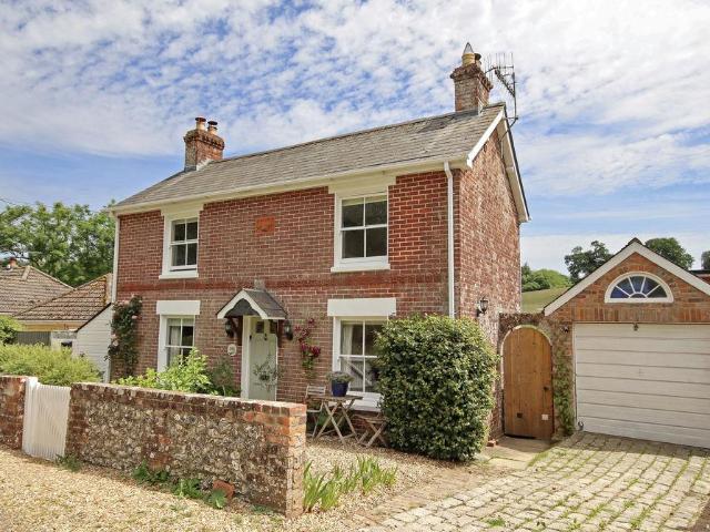 2 bedroom cottage for sale