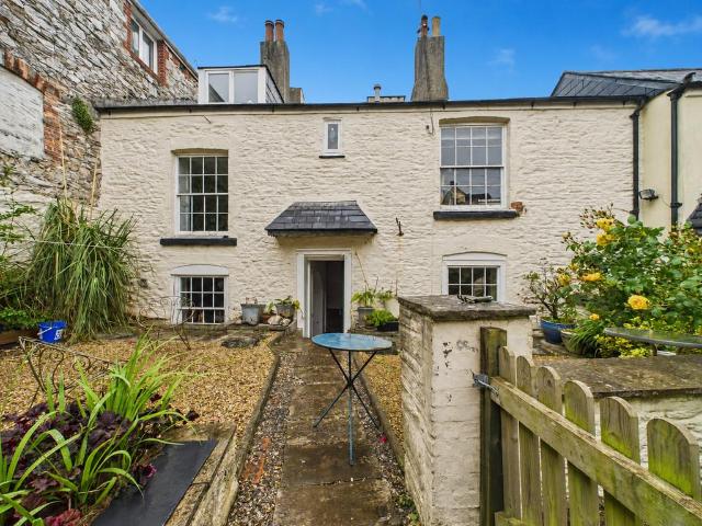 2 bedroom cottage for sale