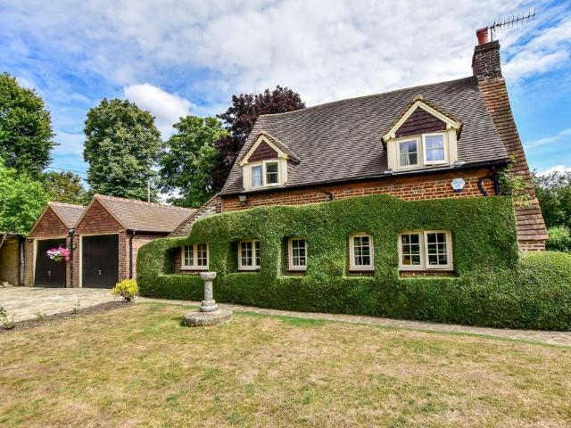 2 bedroom cottage for sale