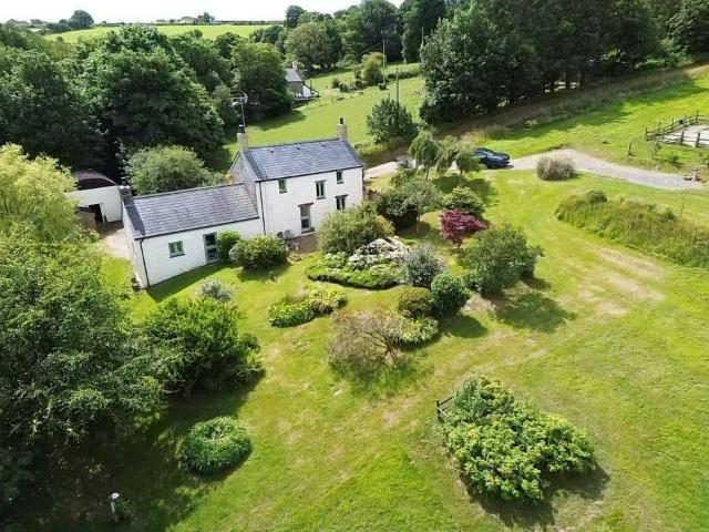 2 bedroom cottage for sale