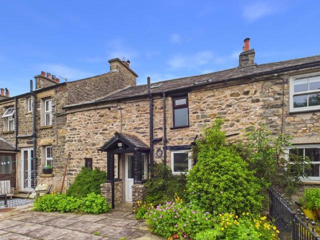 2 bedroom cottage for sale