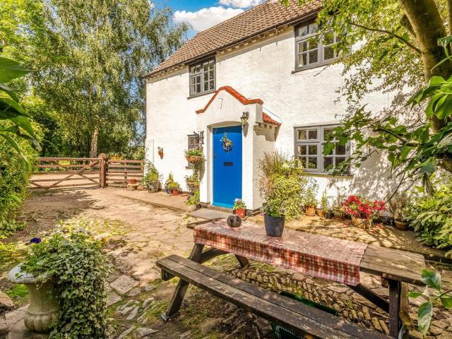 2 bedroom cottage for sale