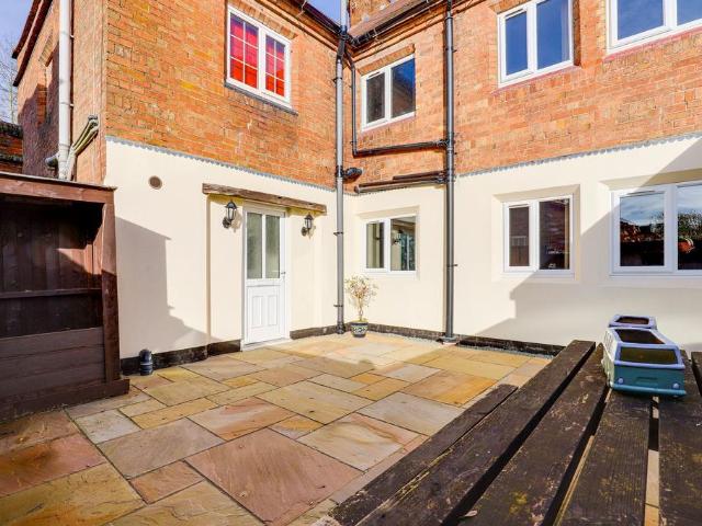 2 bedroom cottage for sale