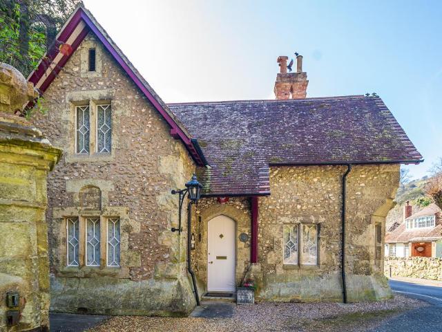 2 bedroom cottage for sale