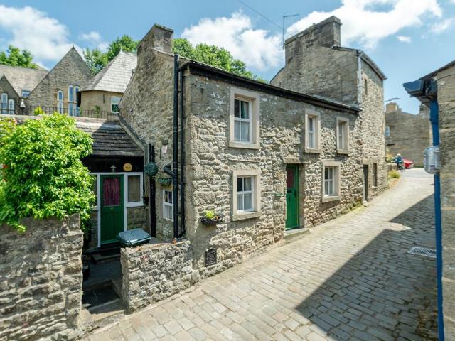 2 bedroom cottage for sale