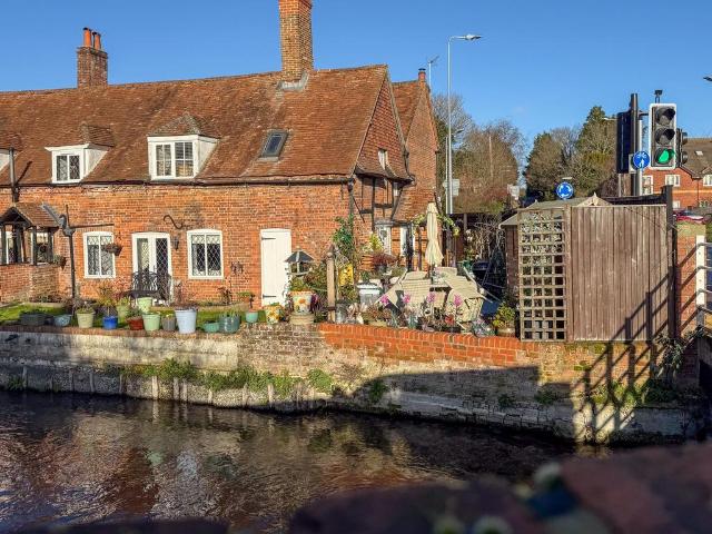 2 bedroom cottage for sale