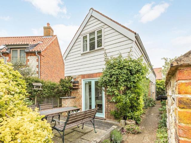 2 bedroom cottage for sale