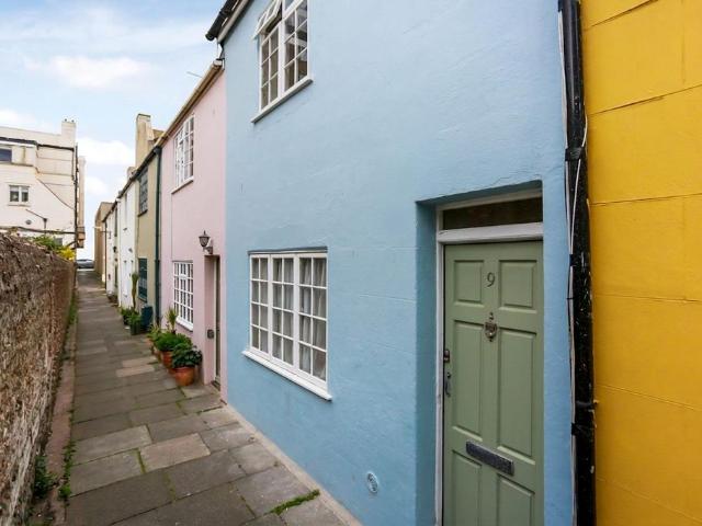 2 bedroom cottage for sale