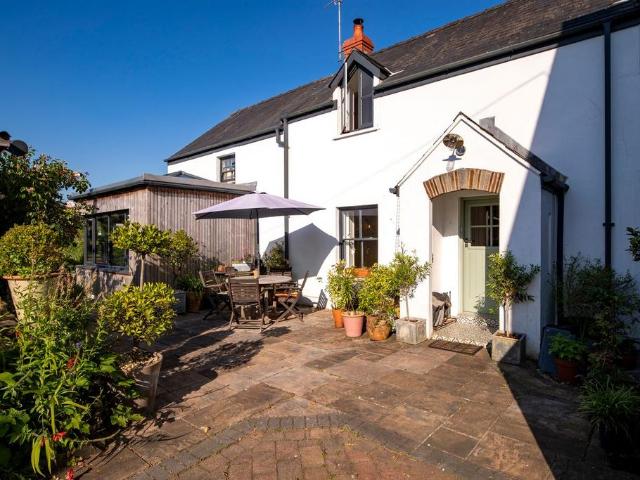 2 bedroom cottage for sale