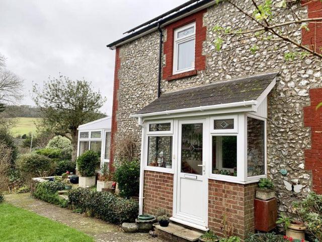 2 bedroom cottage for sale