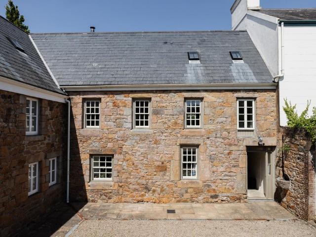 2 bedroom cottage for sale