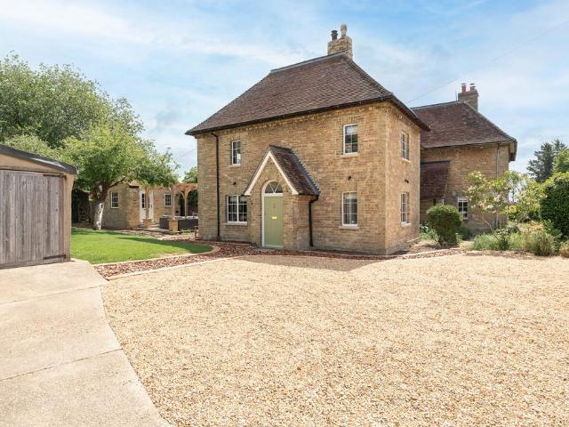 2 bedroom cottage for sale