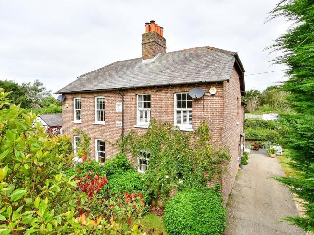 2 bedroom cottage for sale