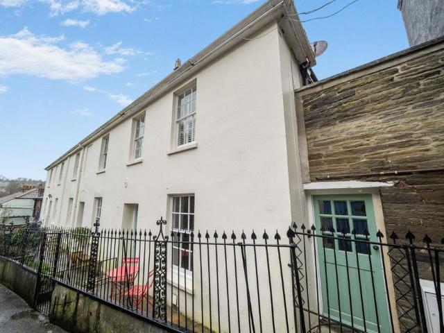 2 bedroom cottage for sale