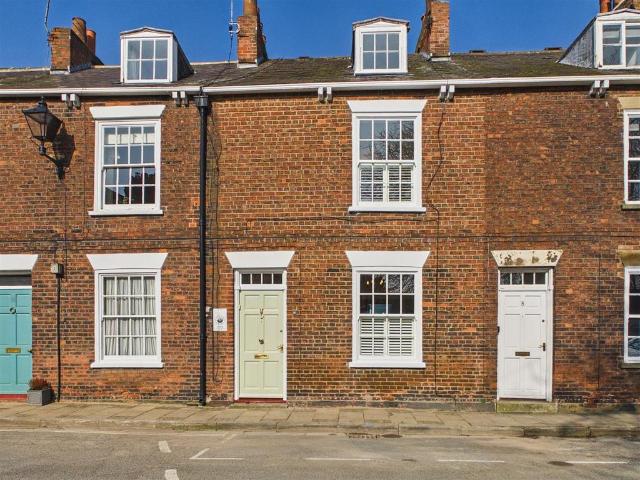 2 bedroom cottage for sale