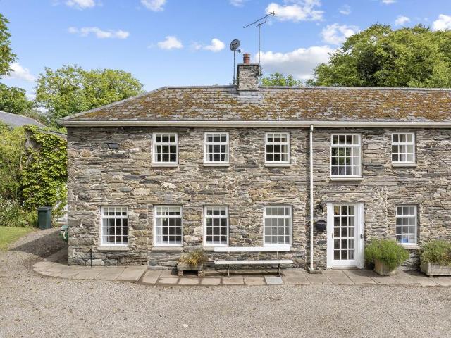 2 bedroom cottage for sale