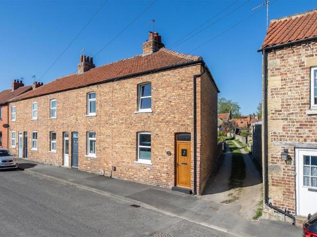2 bedroom cottage for sale