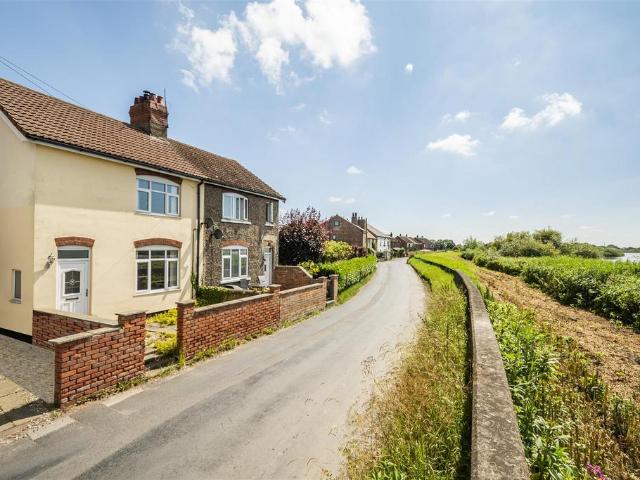 2 bedroom cottage for sale