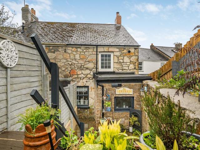 2 bedroom cottage for sale