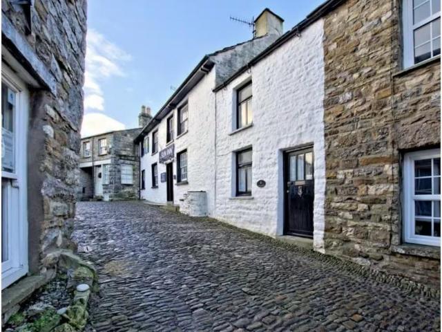 2 bedroom cottage for sale