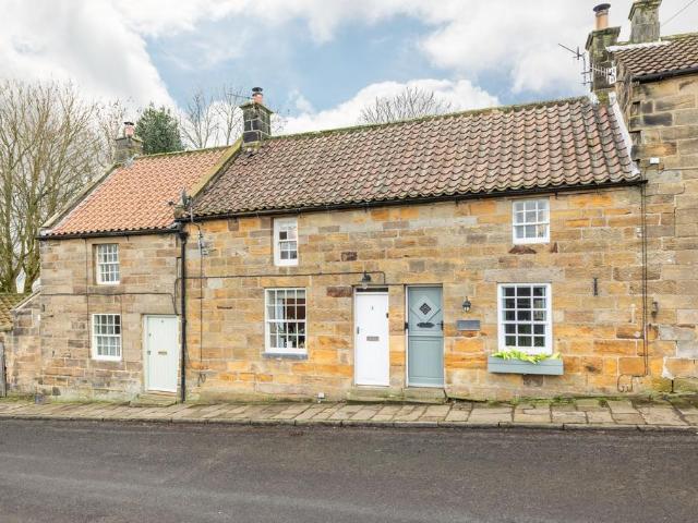 2 bedroom cottage for sale