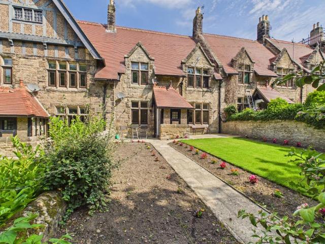 2 bedroom cottage for sale