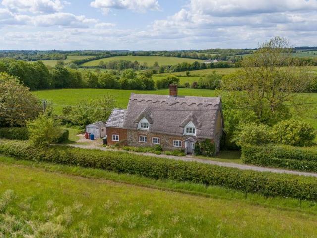 2 bedroom cottage for sale