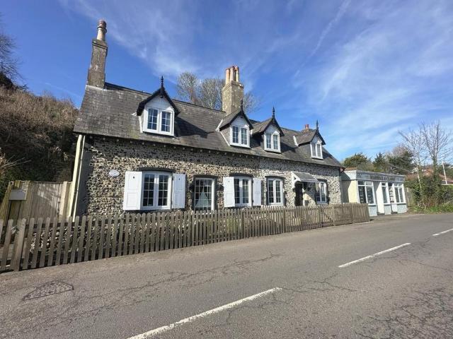 2 bedroom cottage for sale