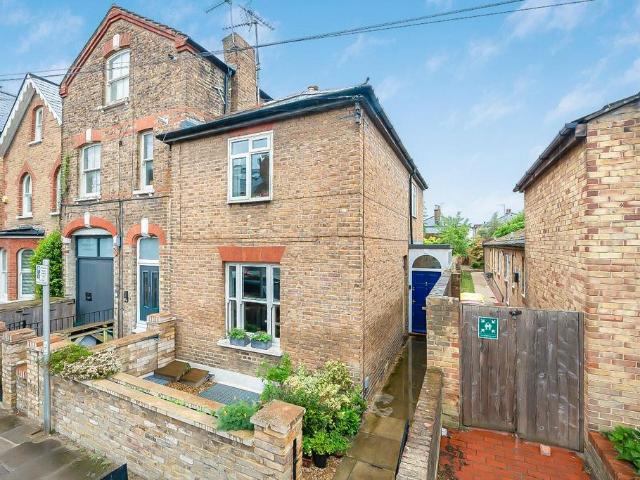 2 bedroom cottage for sale