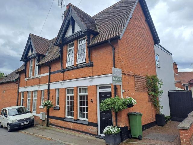 2 bedroom cottage for sale