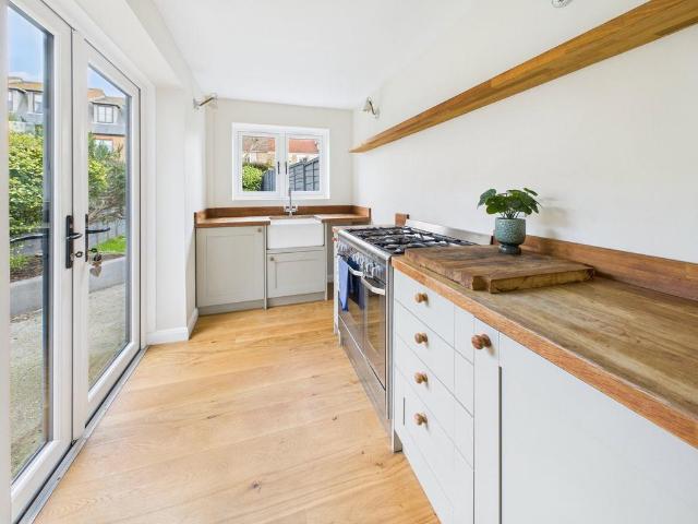 2 bedroom cottage for sale