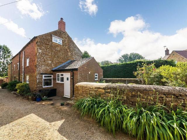 2 bedroom cottage for sale