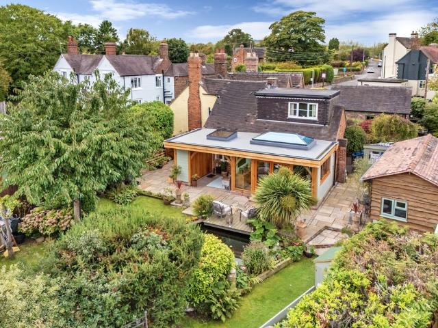 2 bedroom cottage for sale