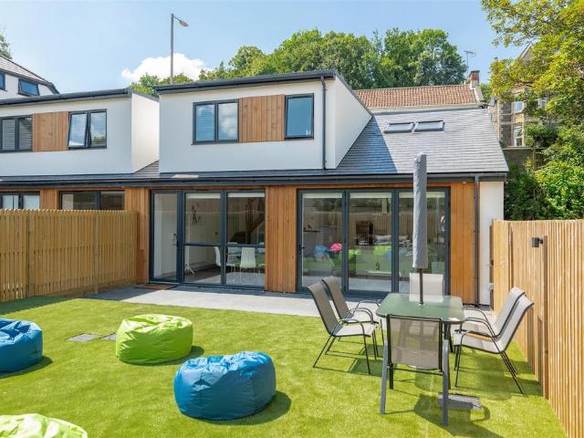 2 bedroom cottage for sale