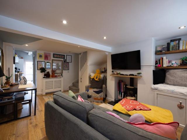 2 bedroom cottage for sale