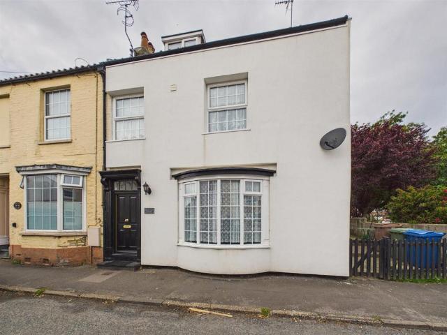 2 bedroom cottage for sale