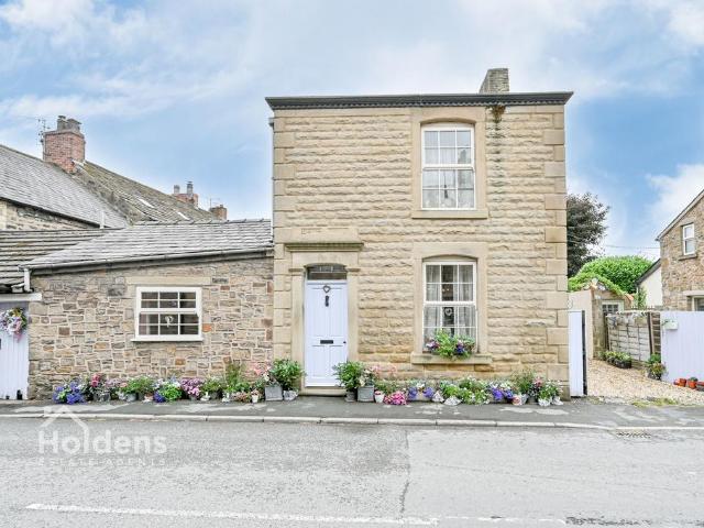 2 bedroom cottage for sale